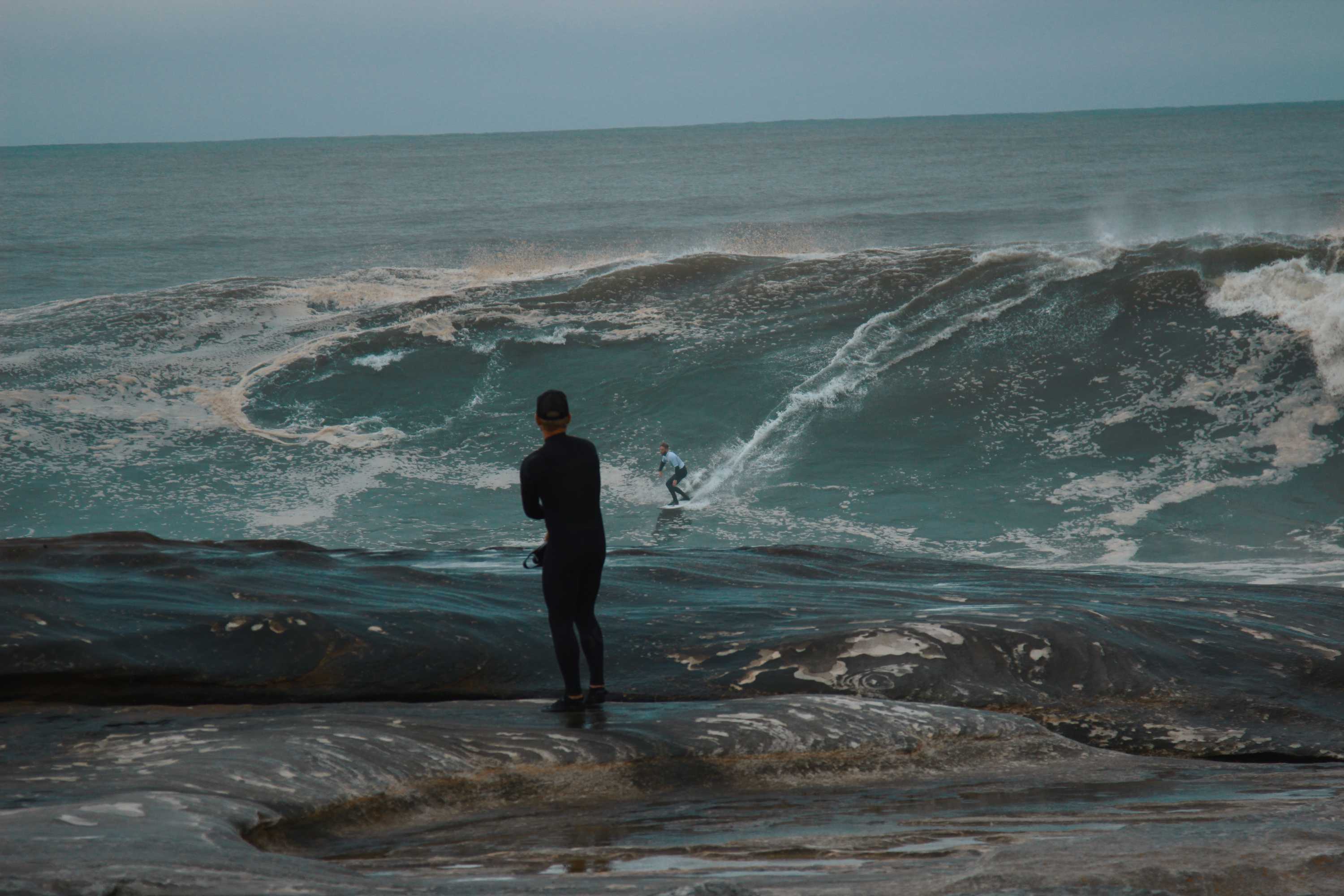 Big-wave surfers take on 'biggest swell in 26 years' at Botany Bay ...