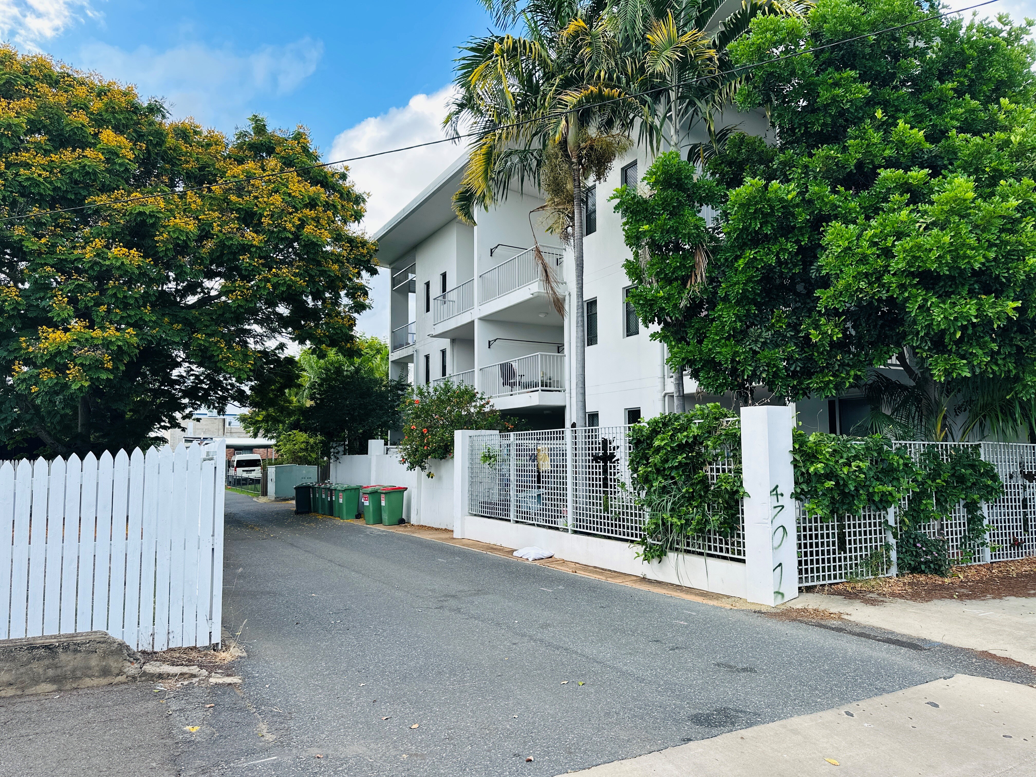 Man dies after falling from balcony during police operation in ...