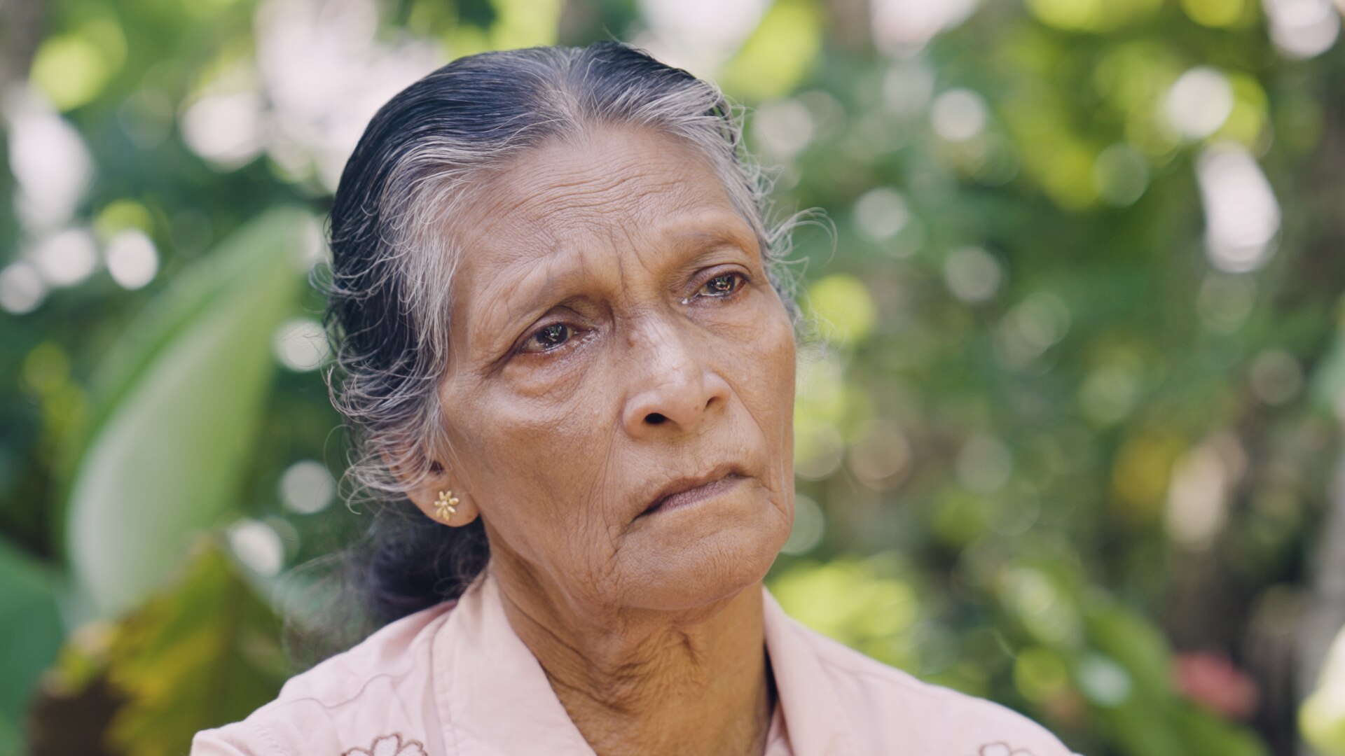 Sri Lanka tsunami survivor crying - ABC News
