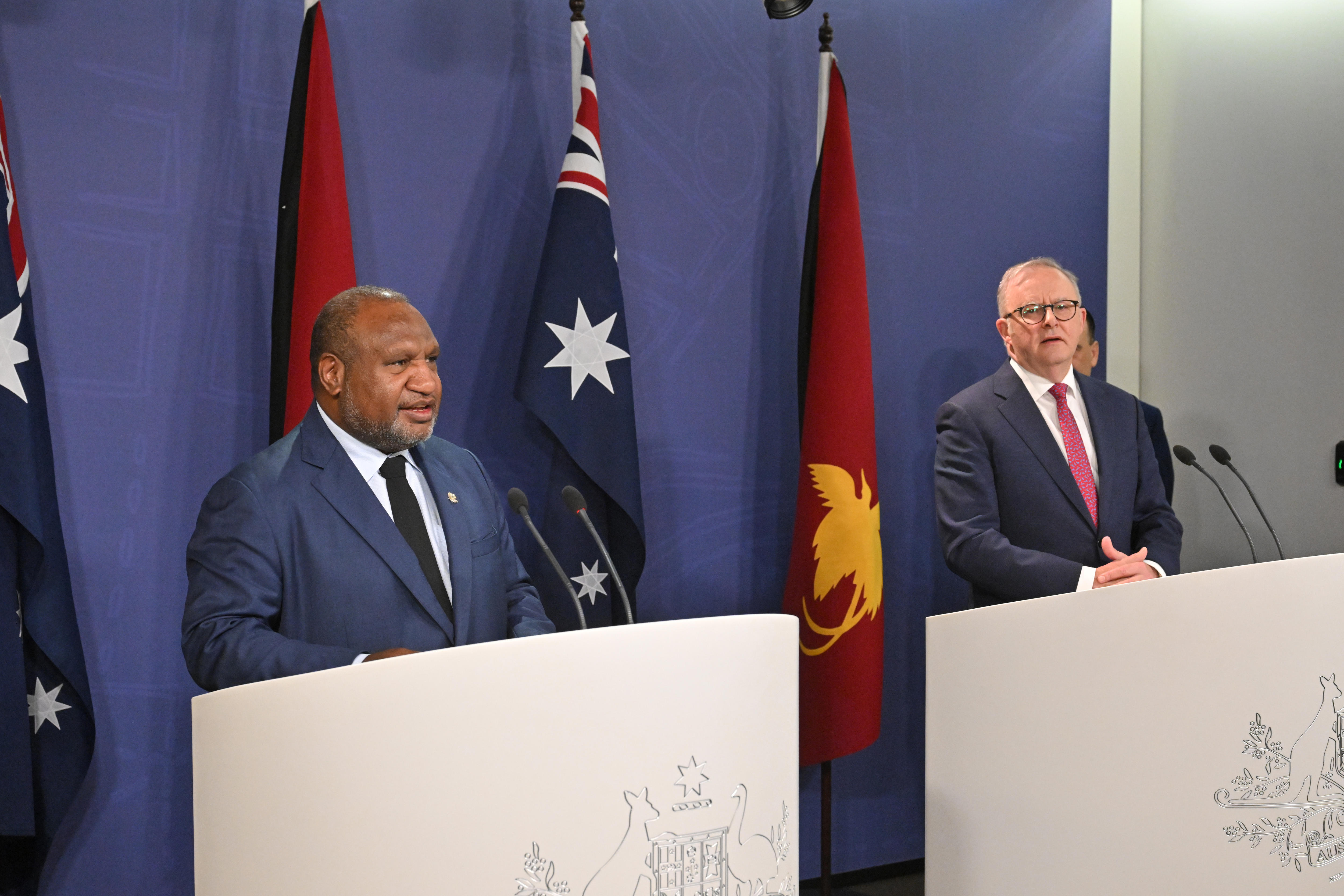 Australia begins PNG defence negotiations - ABC listen