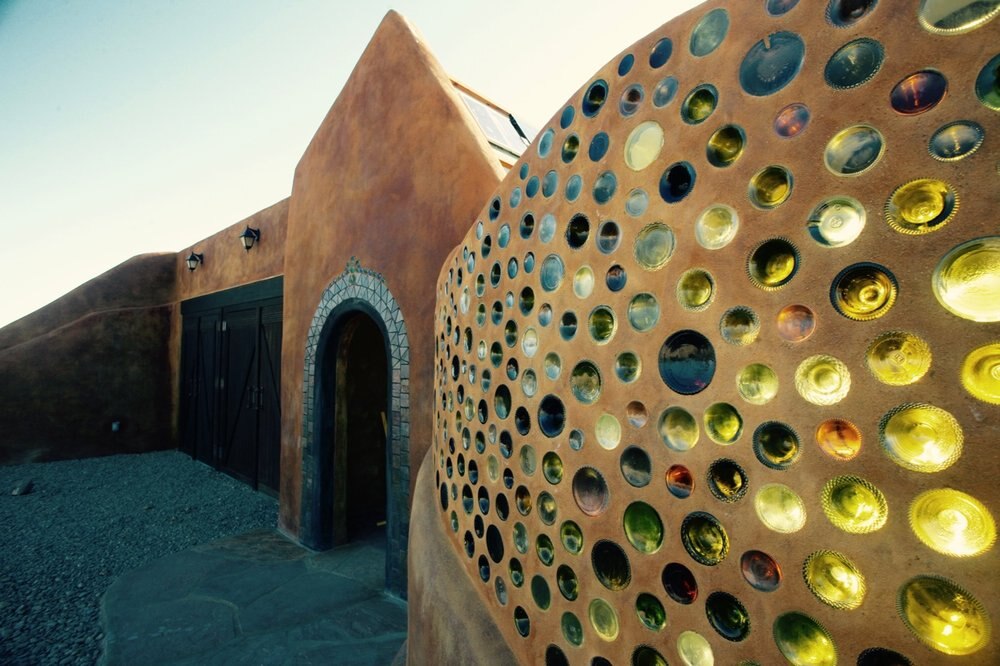 Matt and Kate built an earthship house with recycled bottles and the ...