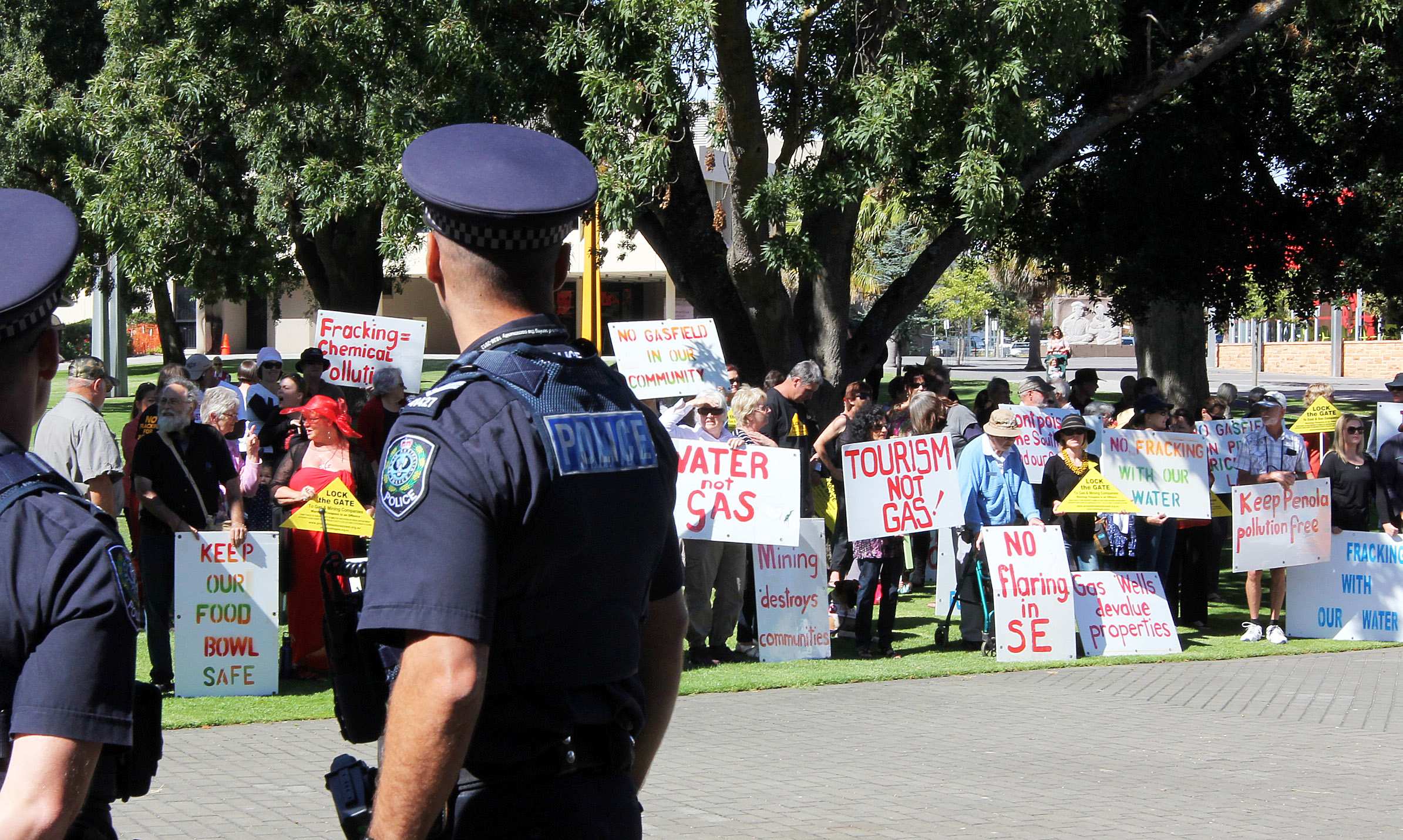 Prime Minister faces fracking protest in south-east South Australia ...