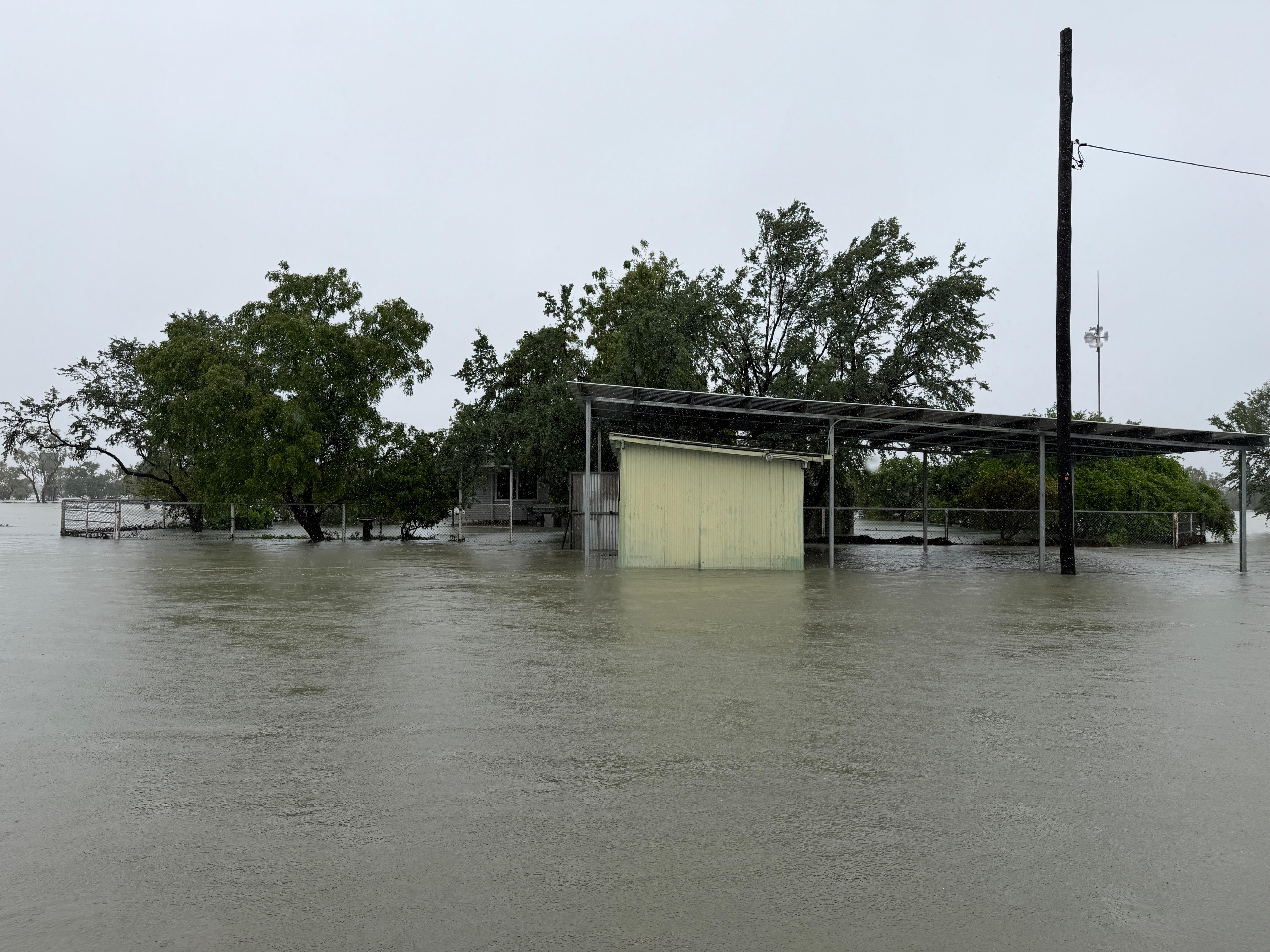 Flood warnings remain in Queensland - ABC listen