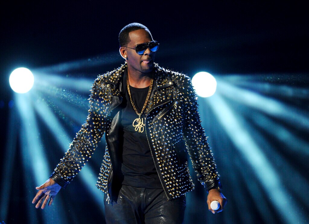 R Kelly's trial in Chicago kicked off: Explicit video shown to jury ...