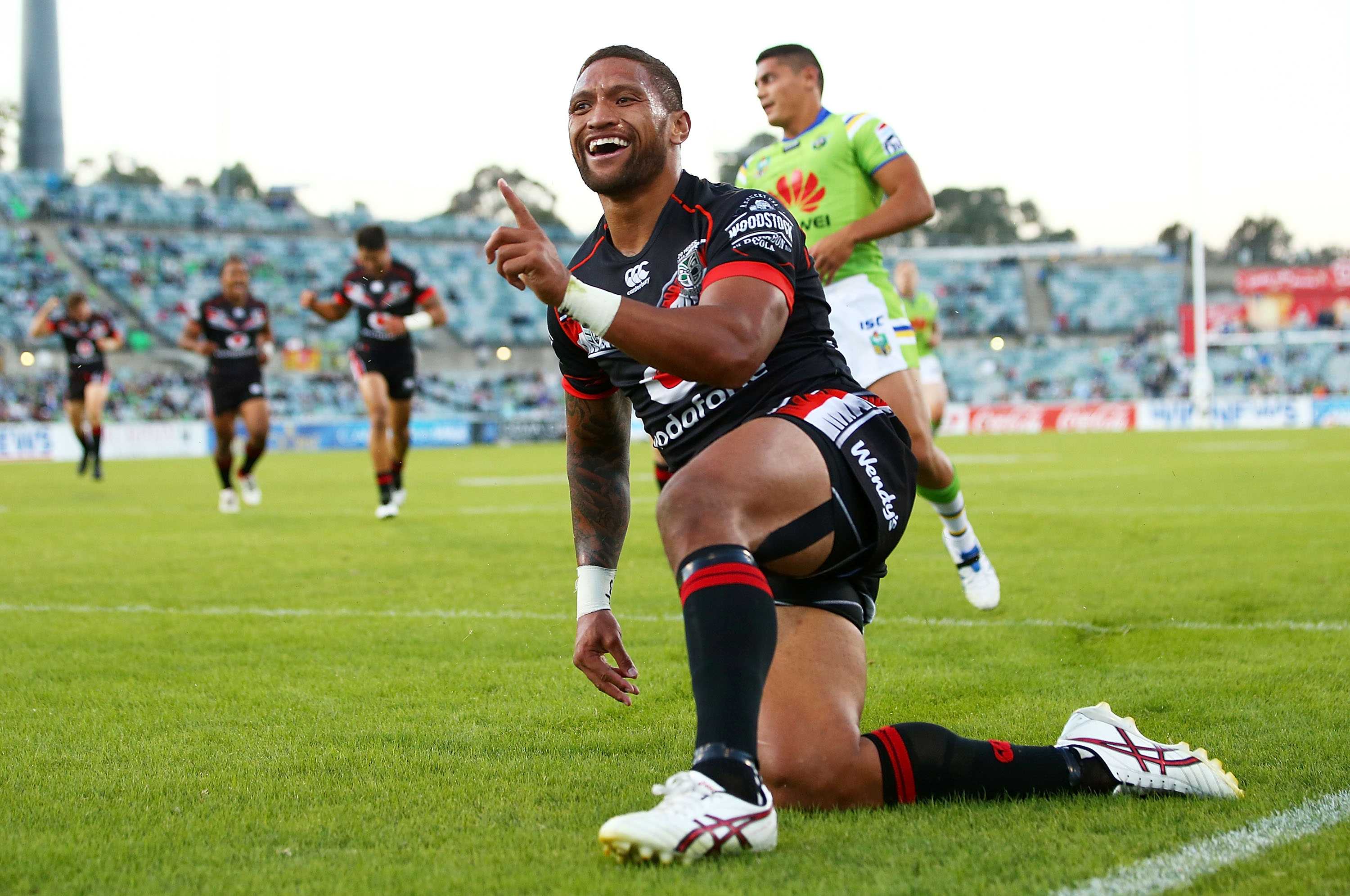Warriors beat Canberra Raiders 18-6 for first victory of NRL season ...