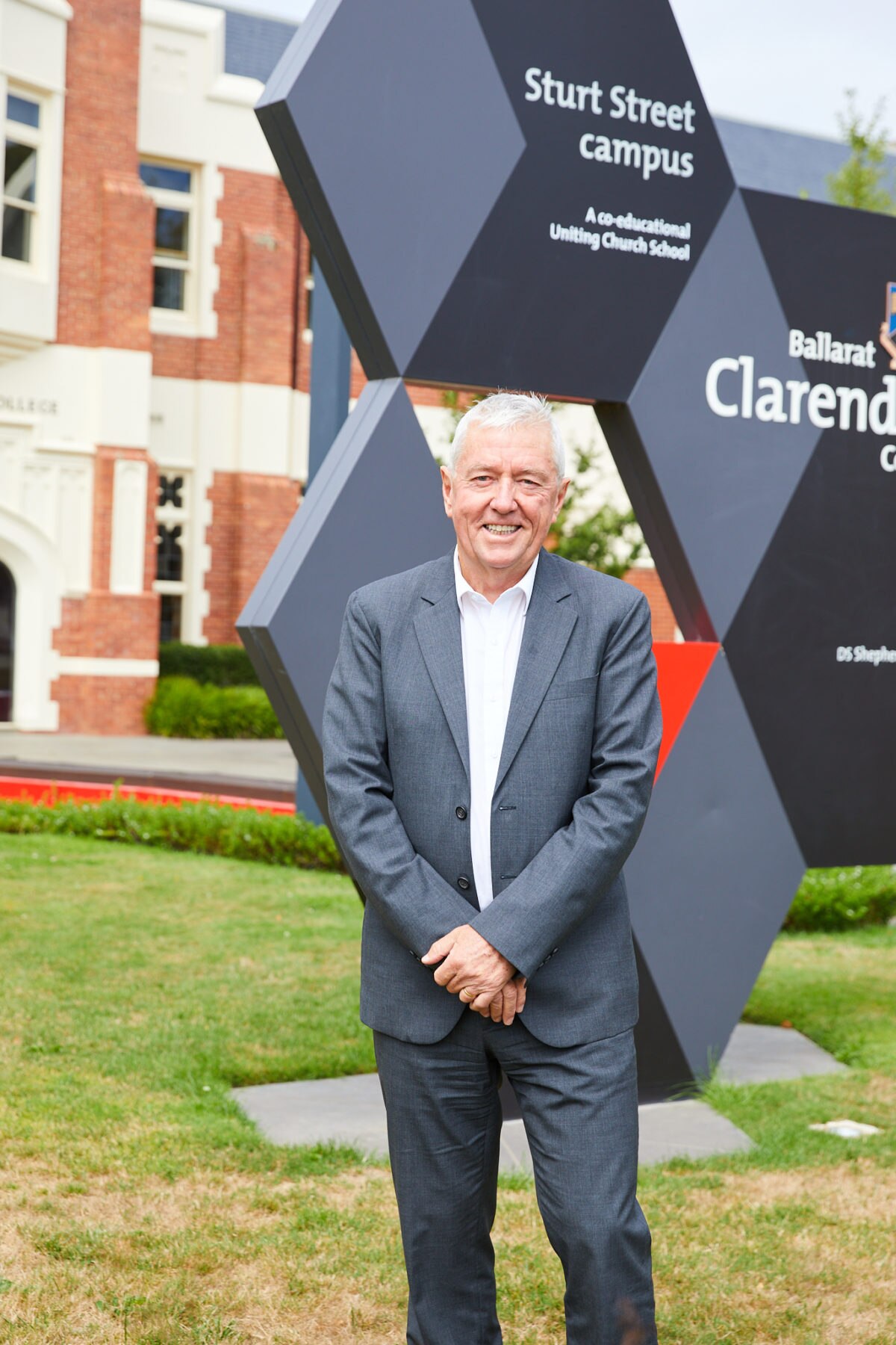 Ballarat Clarendon College 'exonerates' principal of bullying, but ...