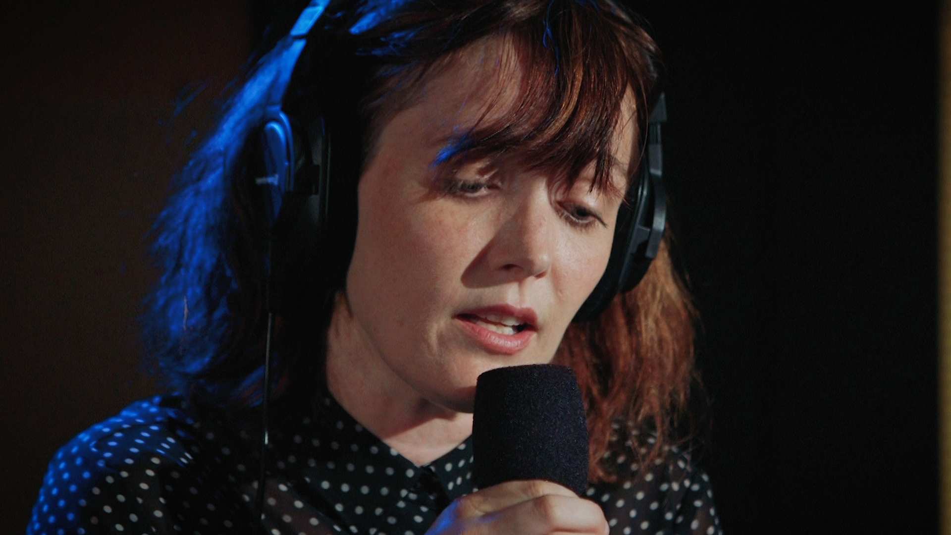 Sarah Blasko covers David Bowie 'Life On Mars?' for Like A Version ...