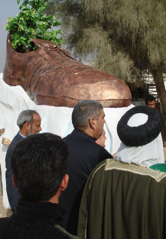 Bush shoe-thrower sculpture given the boot in Iraq - ABC News