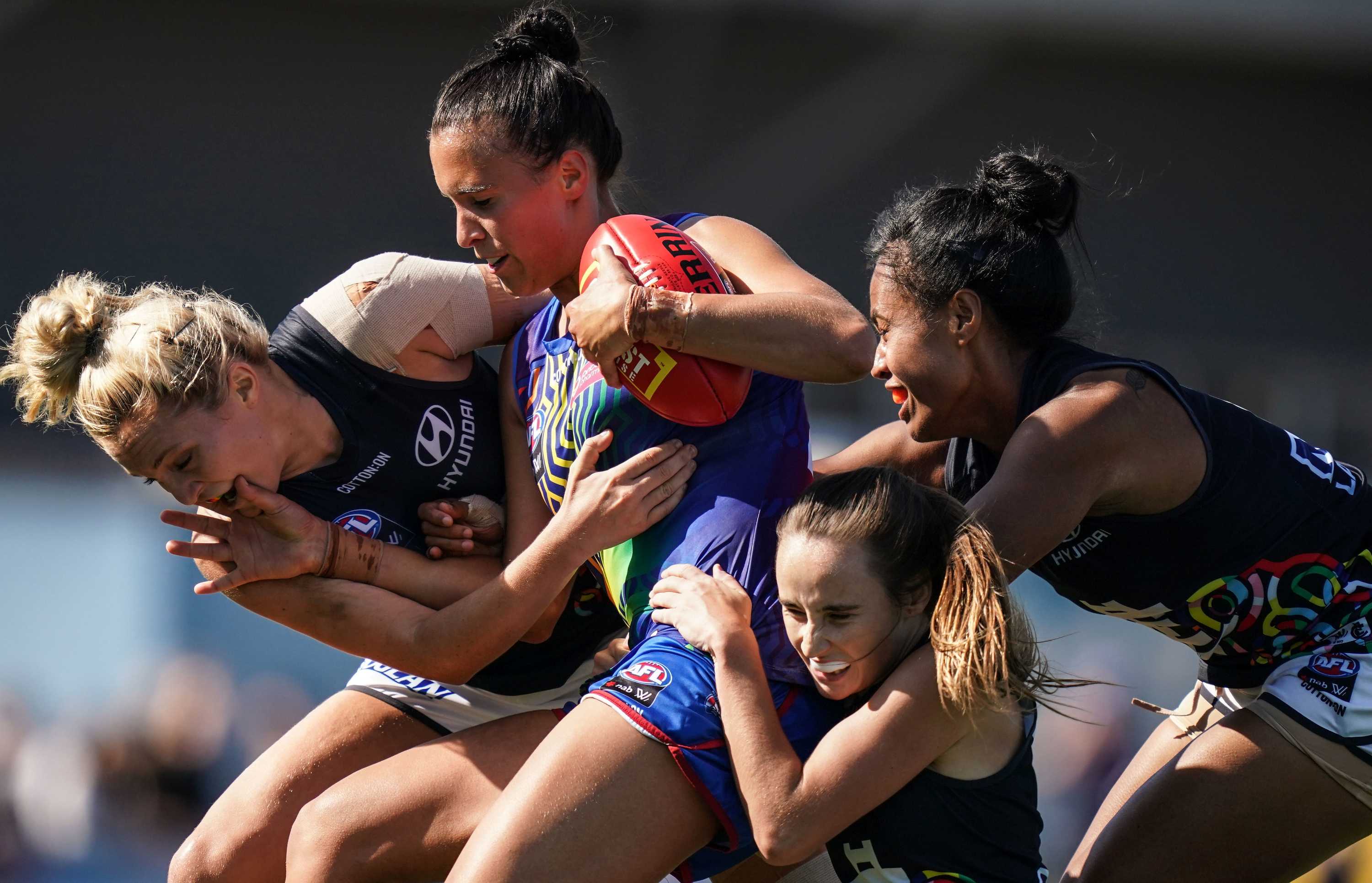 AFLW twin sisters Jess and Sarah Hosking take sibling rivalry to ...