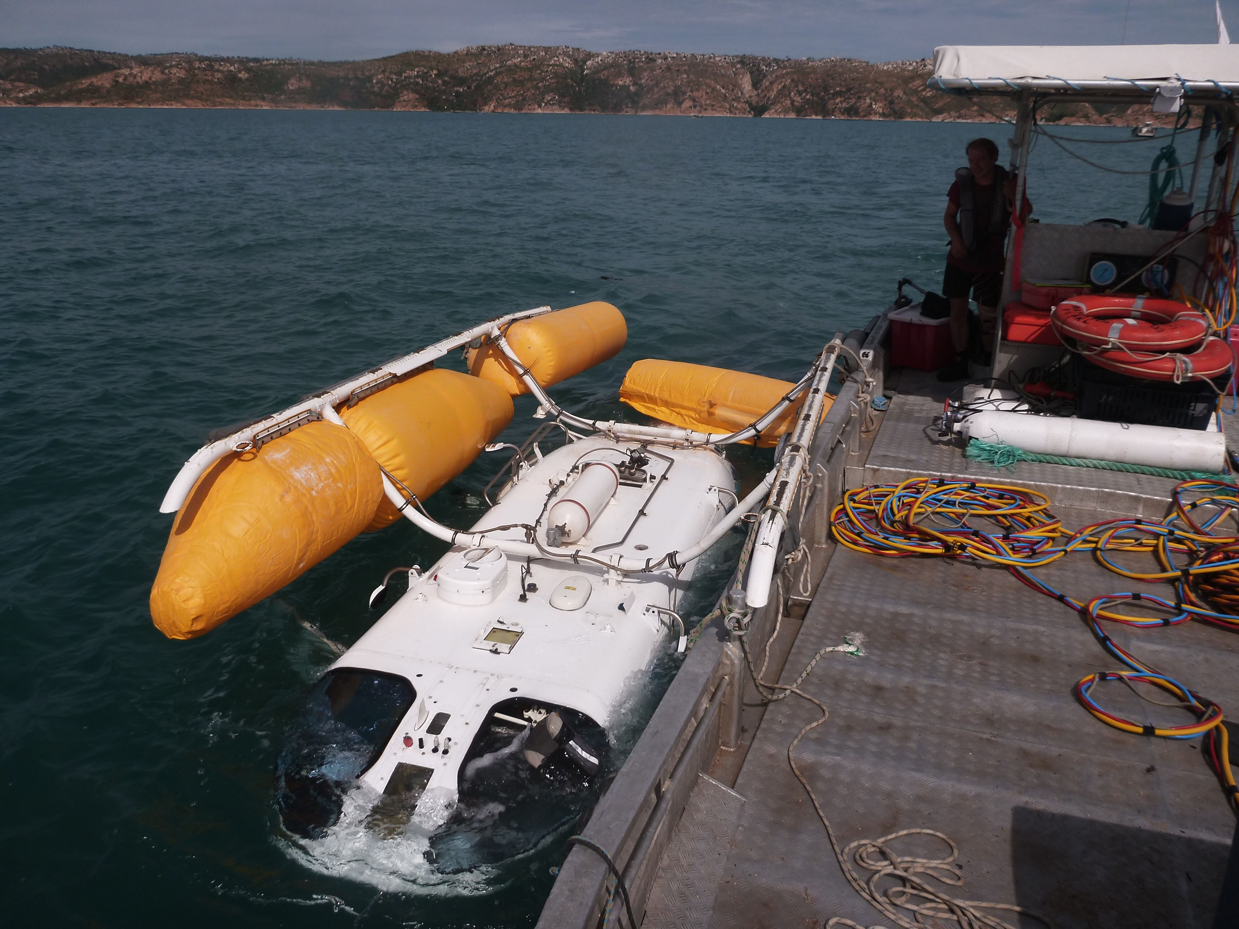 Five rescued in helicopter crash in WA's north - ABC News