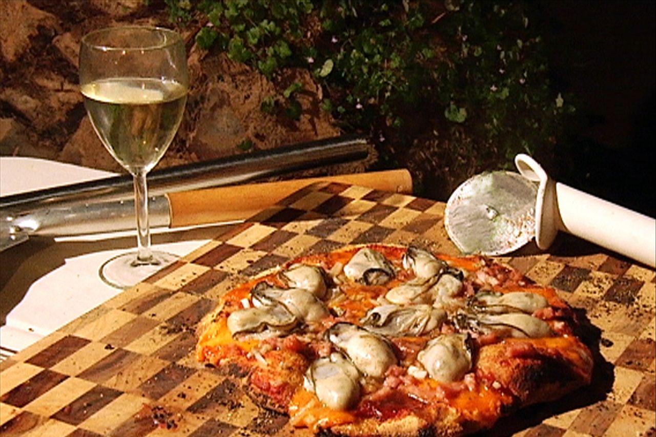 Greg Spencer's oysters kilpatrick pizza - ABC News