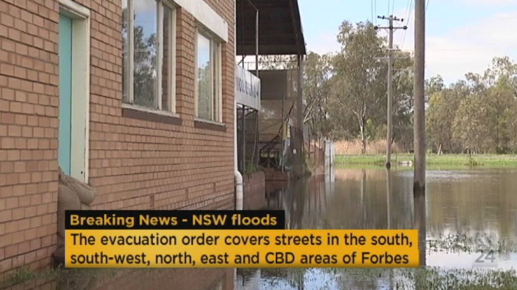 Flood sees Forbes residents evacuated - ABC News