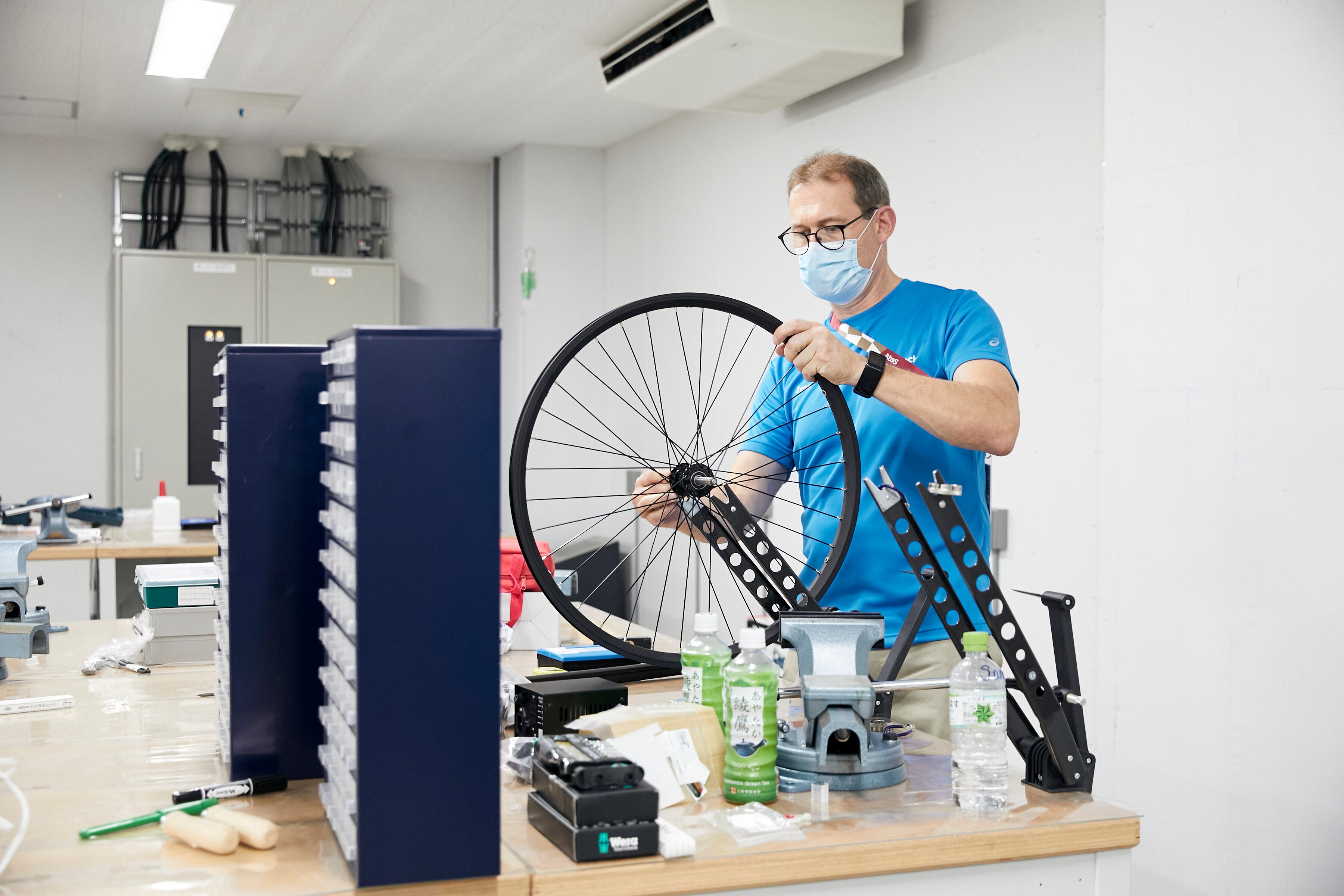 Nathaniel Kenyon shows it is an art form helping elite amputee athletes ...