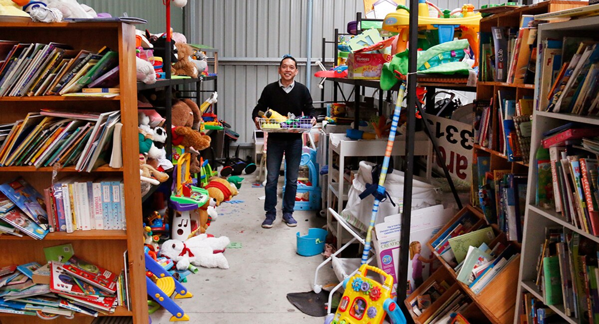 Scrap artist bringing environmentally conscious robots to life through ...