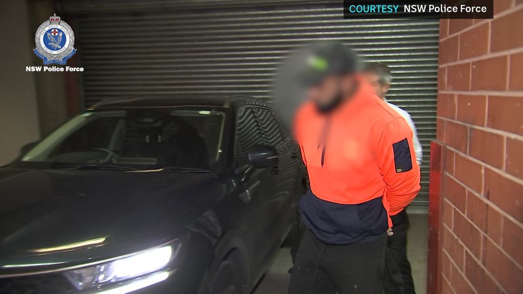 NSW Police arrest man in St Clair, Western Sydney. - ABC News