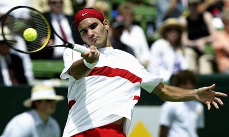 Federer demolishes Ferrero, grabs world number one ranking - ABC News