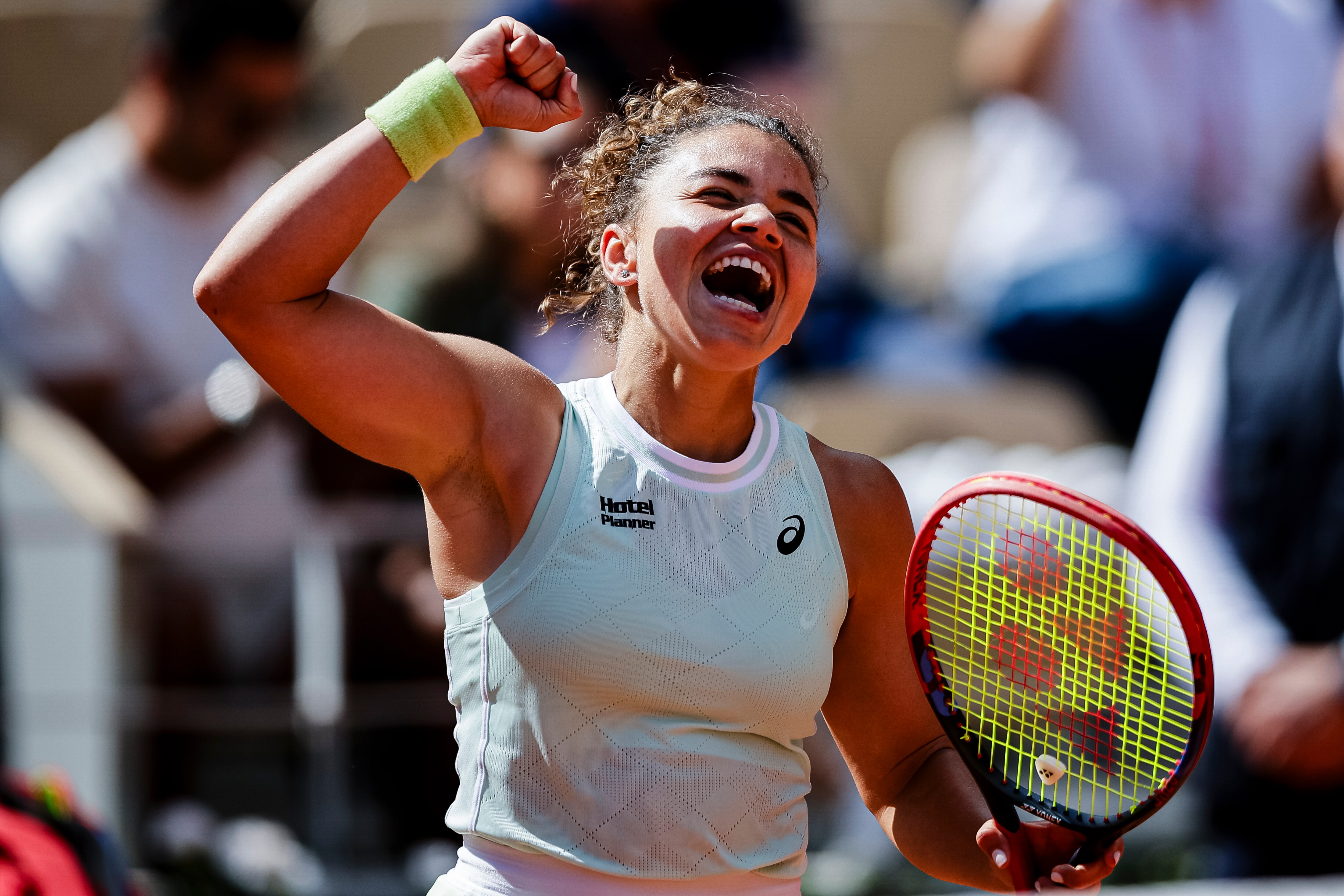 Teenager Mirra Andreeva causes major upset at French Open, as Italian ...