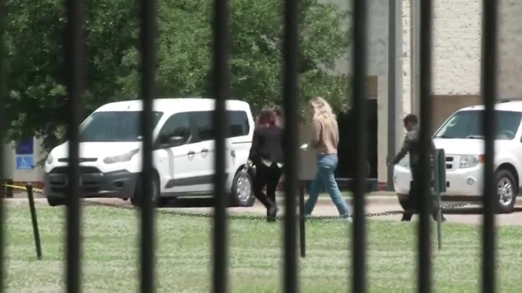 Theranos founder Elizabeth Holmes arrives at Texas prison camp - ABC News