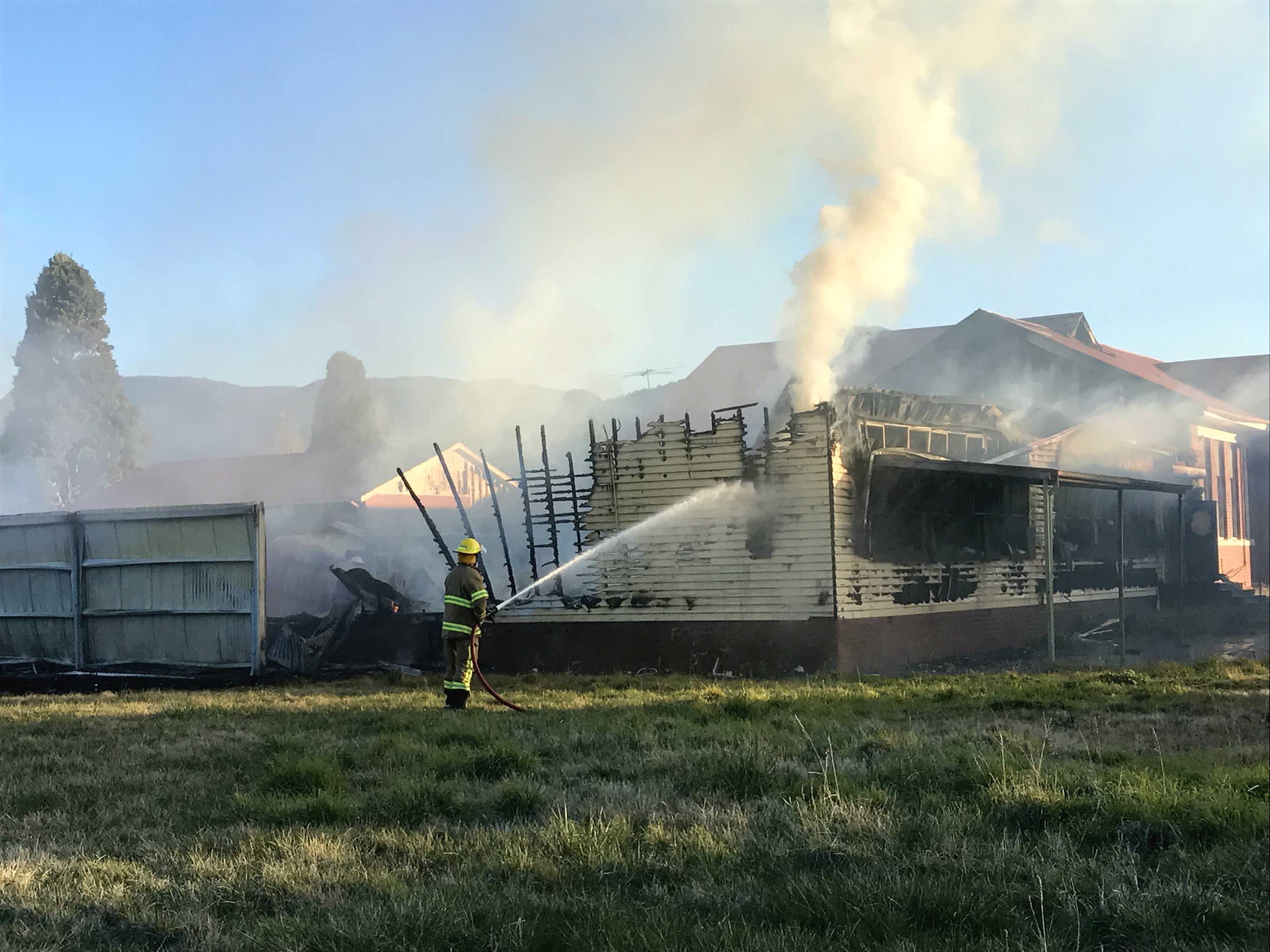 Old Claremont Primary School burnt in suspected arson attack - ABC News