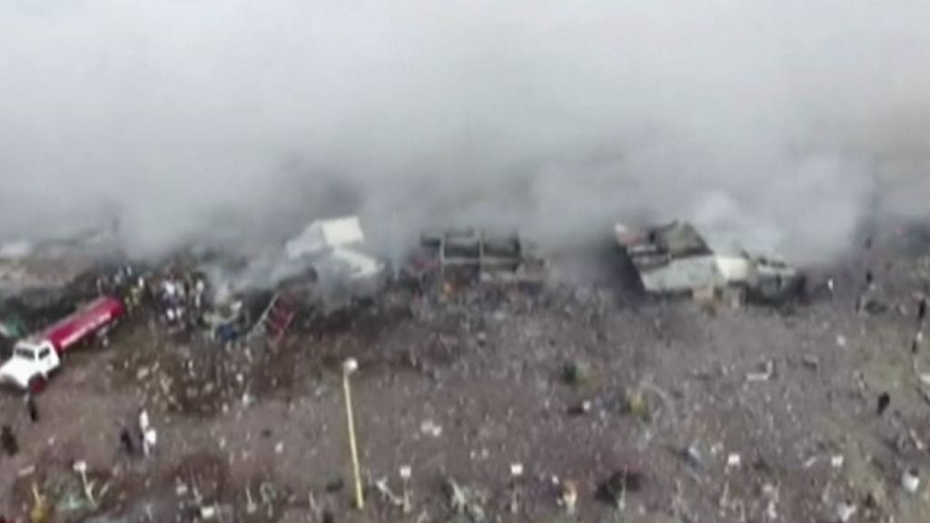 Explosion rips through Mexican fireworks market - ABC News