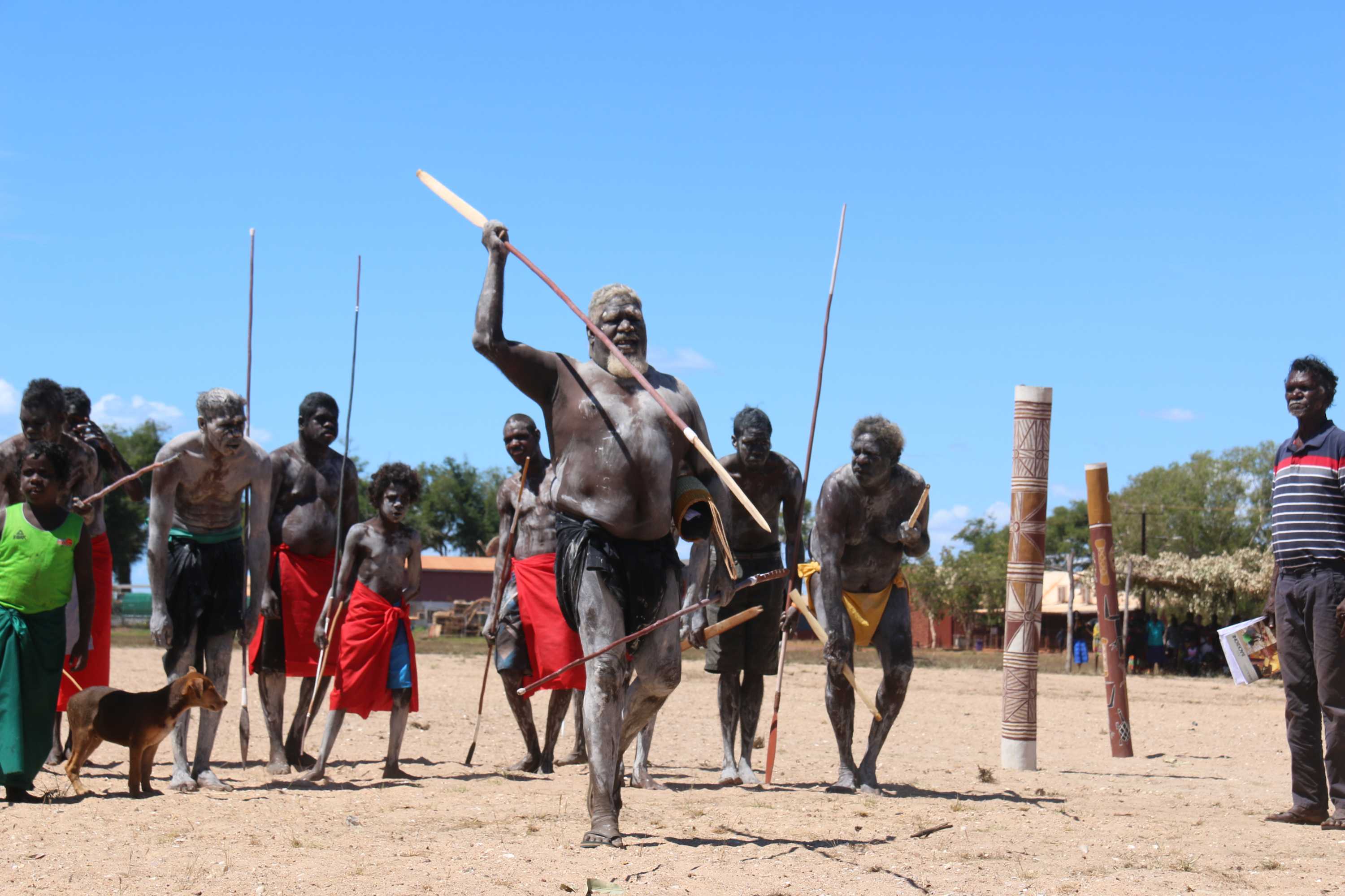 Yolngu hold Makarrata ceremony to build bridge between art world and ...