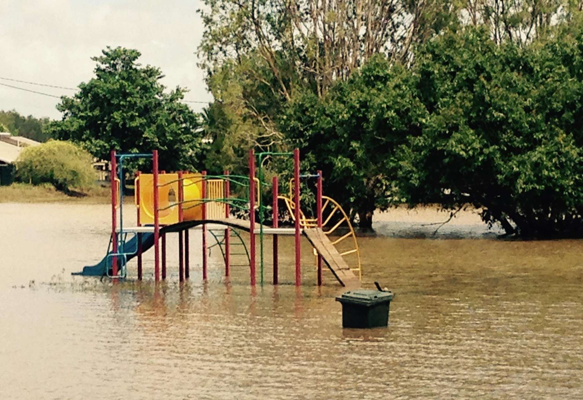 Daly River still at major flood height but receding slowly, 500 ...