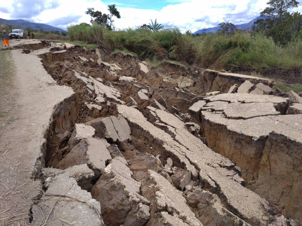PNG earthquake: Aid starts arriving in devastated villages as death ...