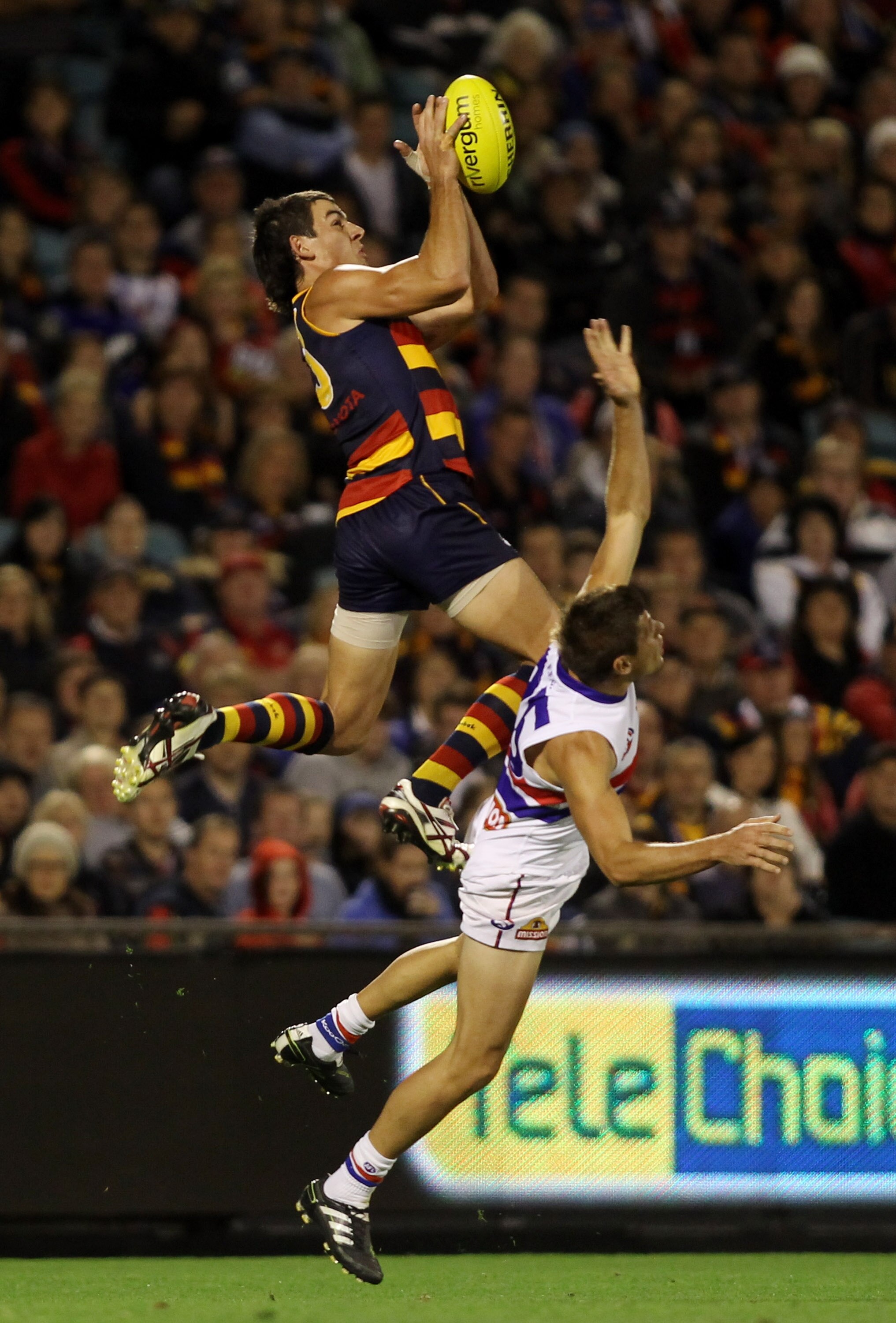 Crows finish better to down Bulldogs - ABC News