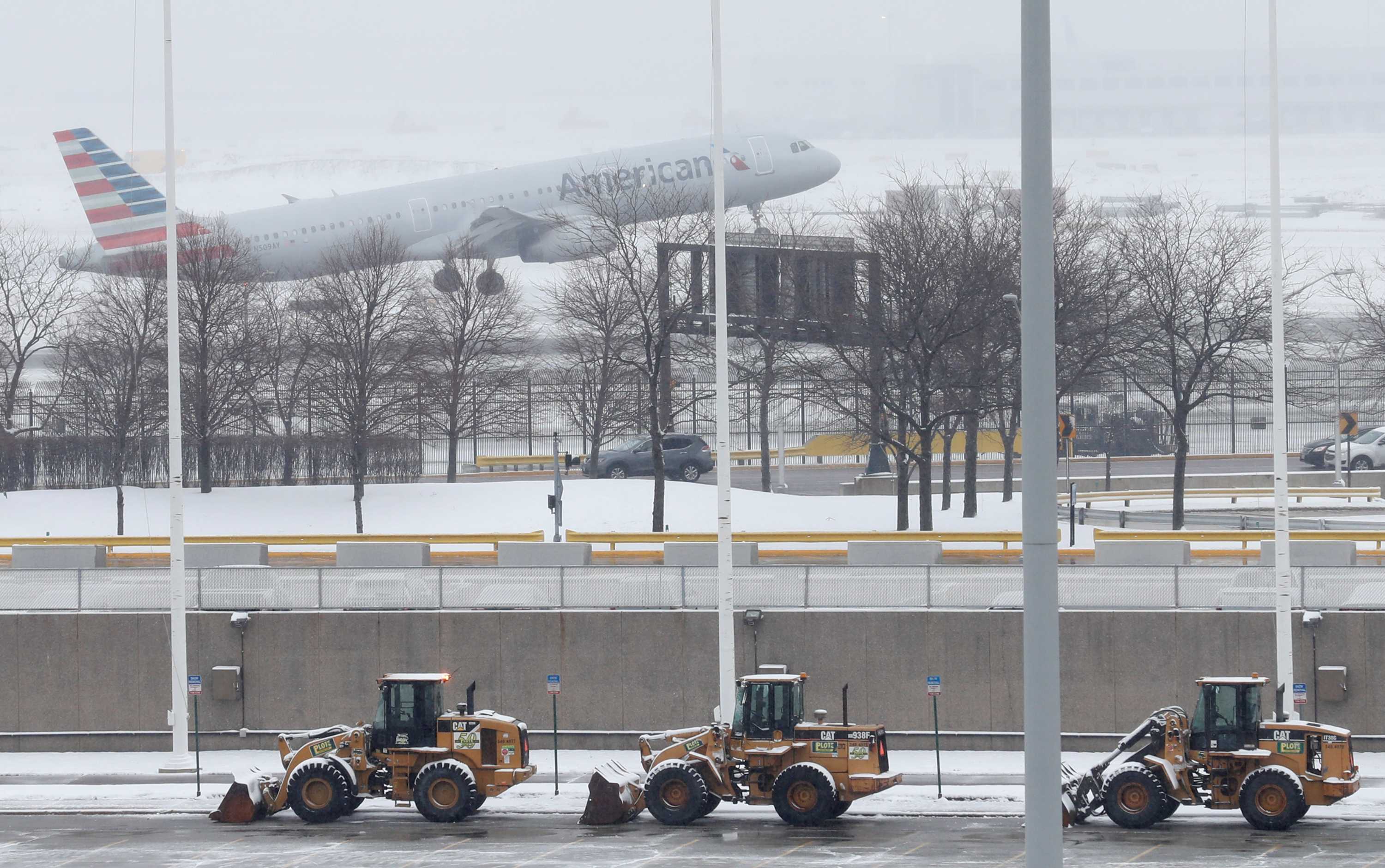 Video shows American Airlines plane sliding off Chicago runway and ...