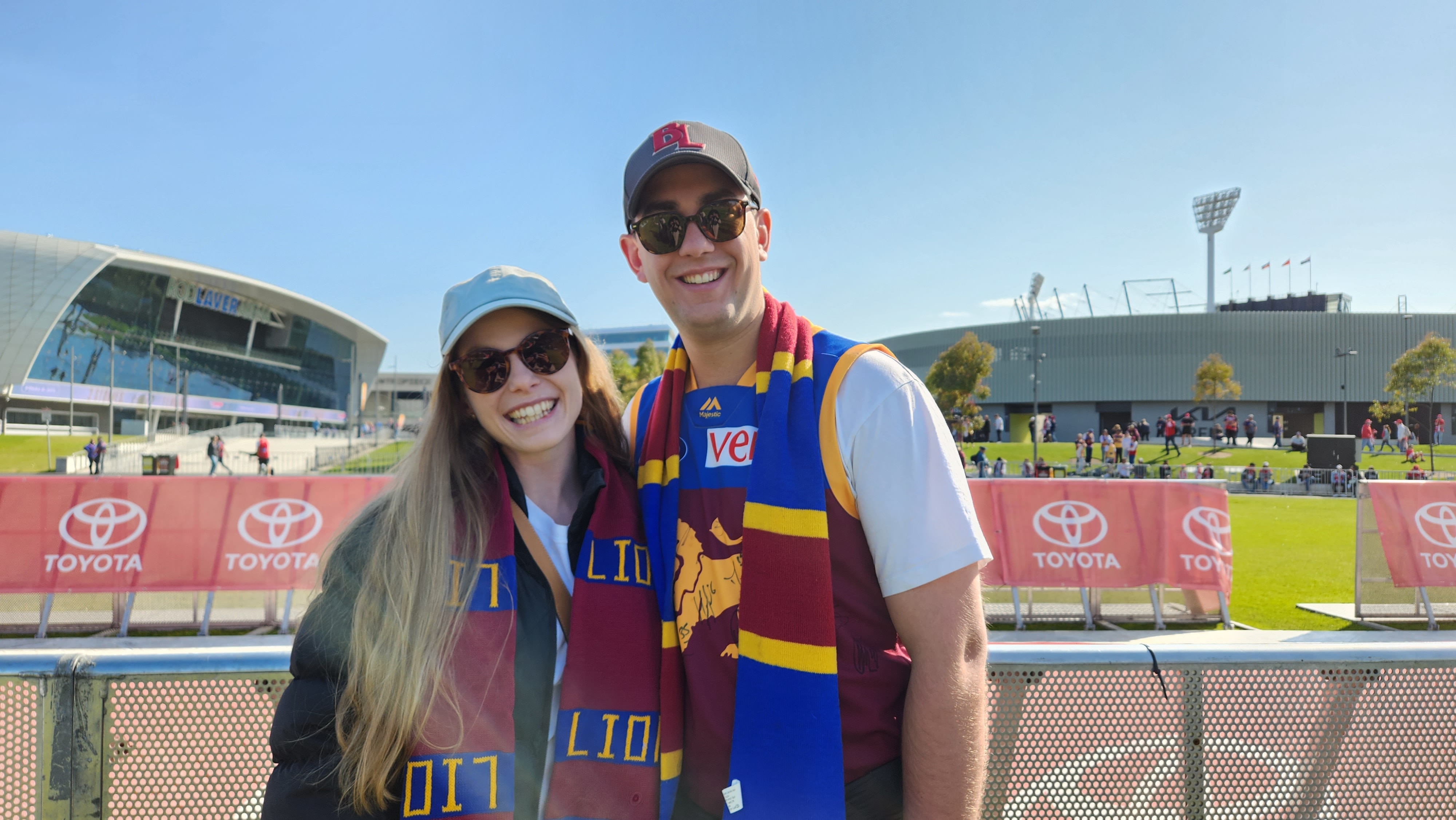 Fans flock to Melbourne's AFL grand final parade ahead of Swans and ...