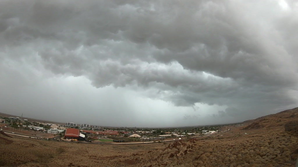 Cyclone Veronica rolls into Karratha - ABC News