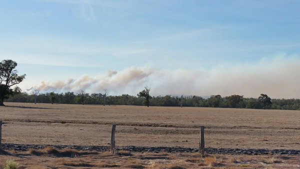WA fires: Blaze threatens lives and homes at Meelon, south of Perth ...