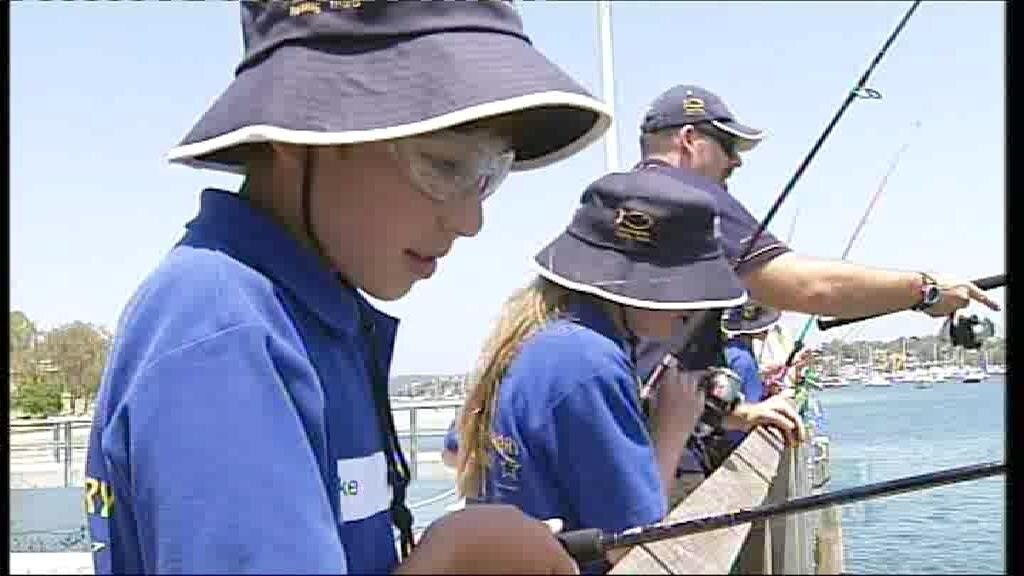 Sydney school students go fishing - ABC News