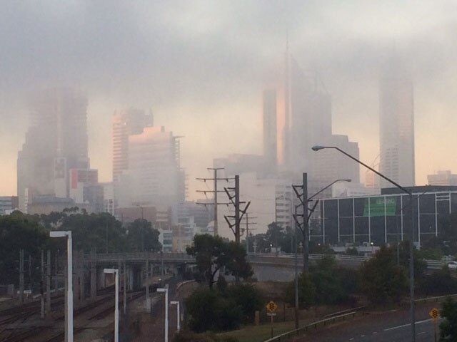 Fog over Perth affecting flights, prompts warning to drivers - ABC News