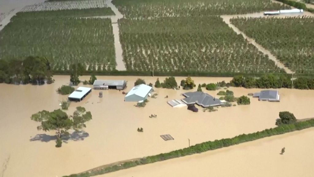 Cyclone Gabrielle leaves trail of destruction across NZ east coast ...