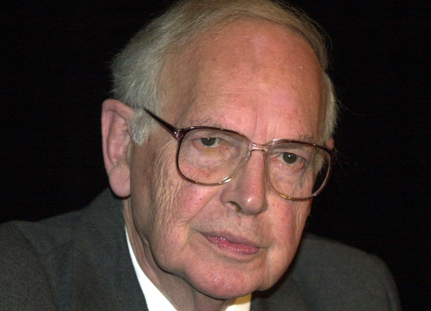 Sir Ninian Stephen: Former governor-general dies aged 94 - ABC News