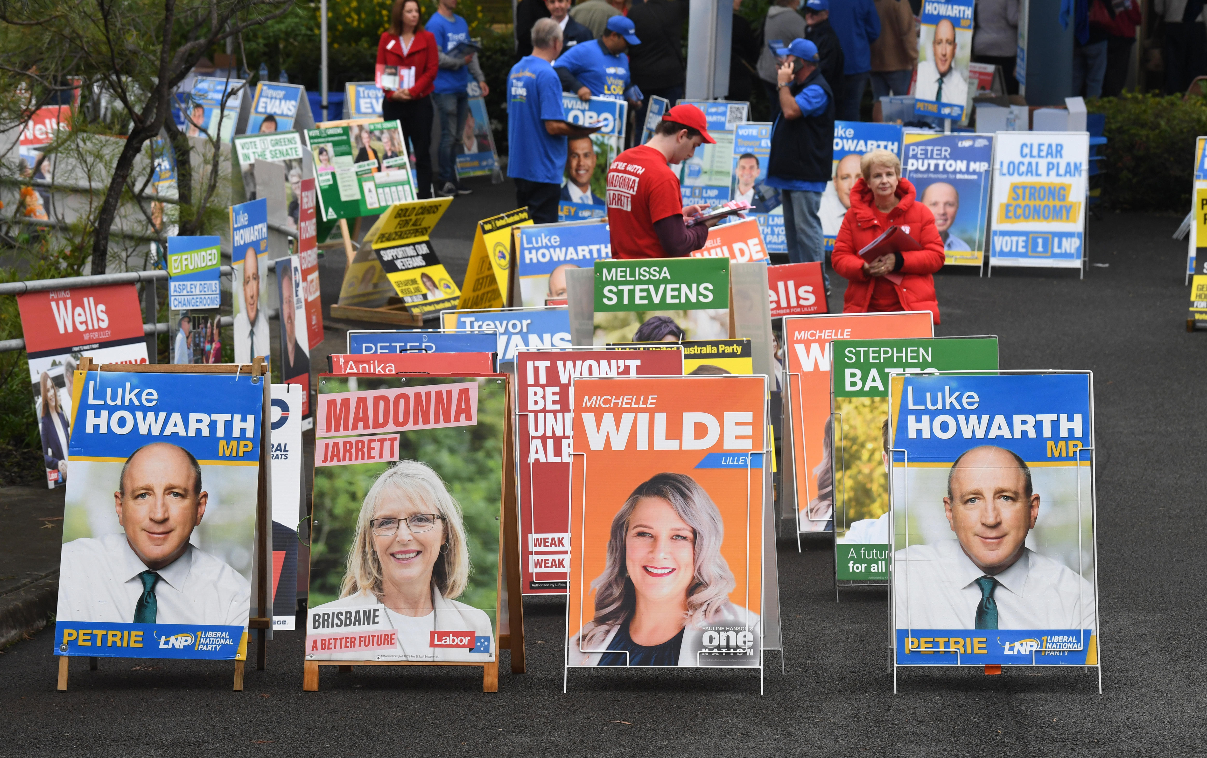 Thousands of voters around Australia have left their election decision ...