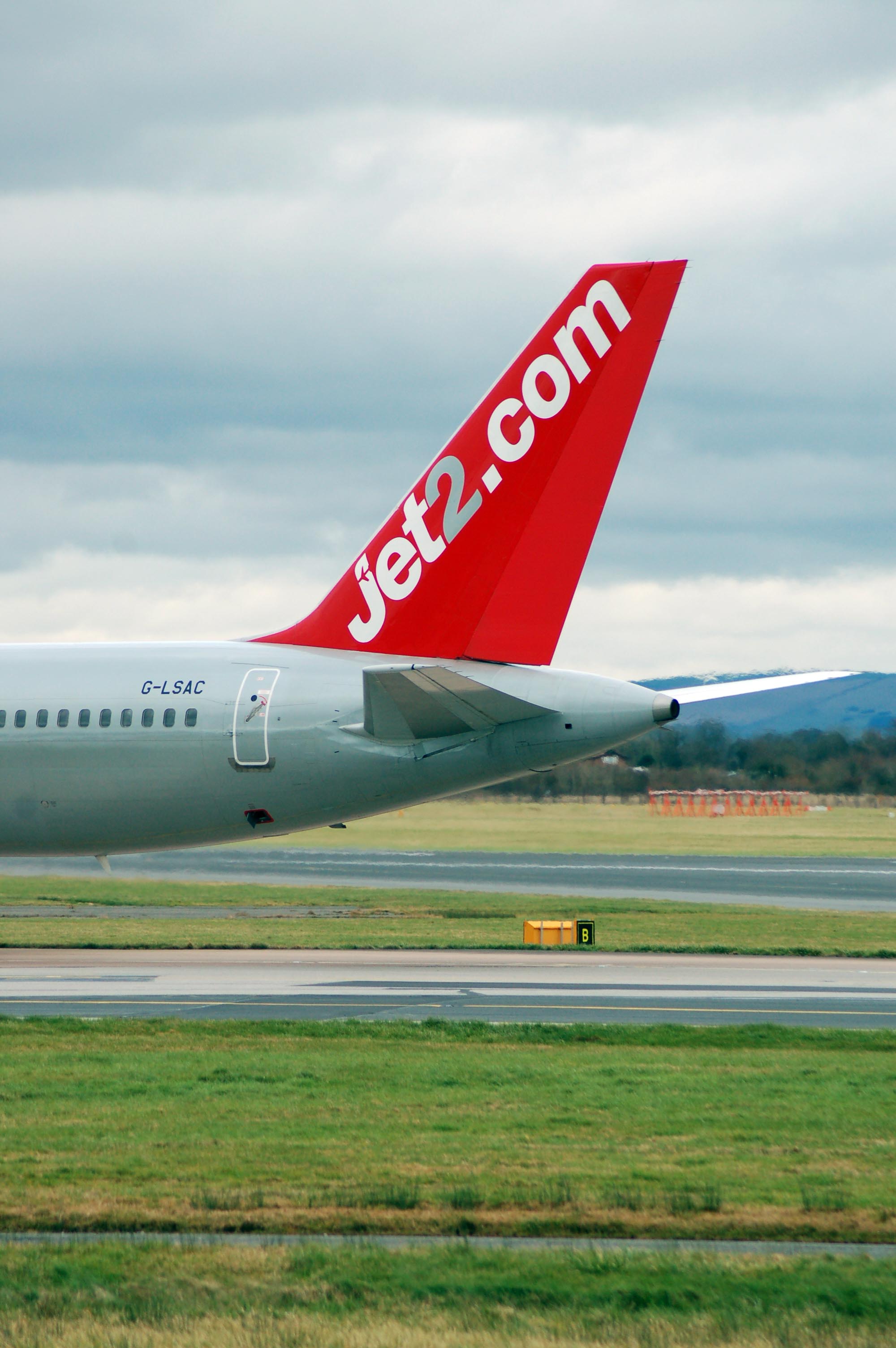 Boy sneaks aboard flight from UK to Rome - ABC News
