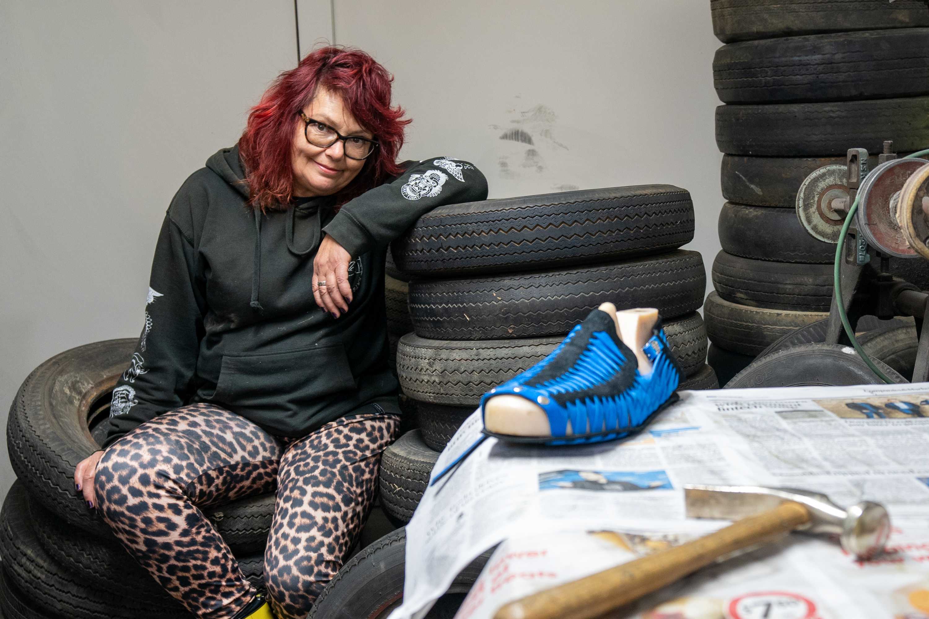 Shoemaker Pamela Gower makes treads - ABC Melbourne