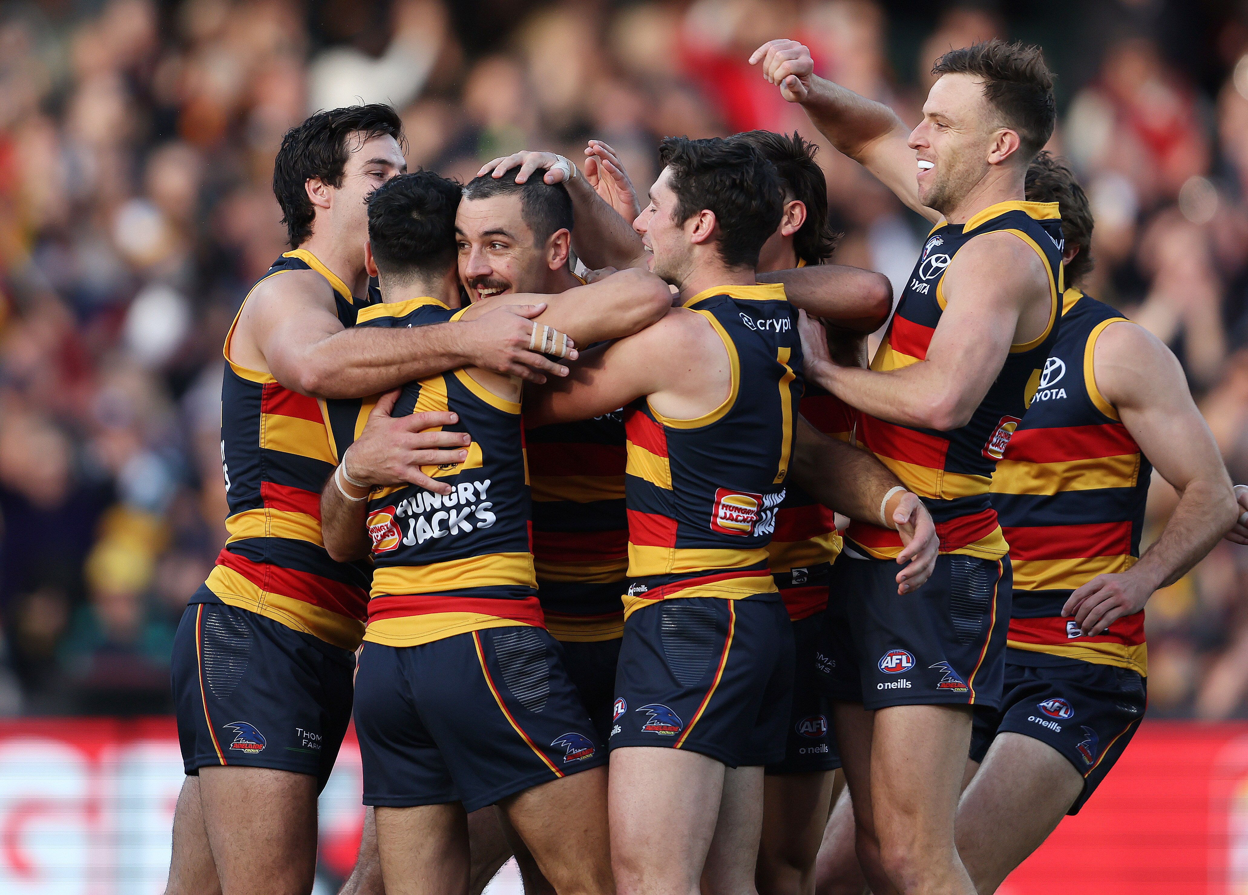 AFL live ScoreCentre: Hawks vs Lions, Crows vs Eagles, Dockers vs ...