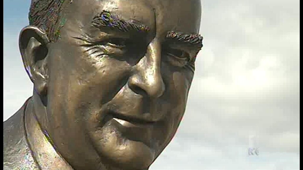 Statue pays tribute to Menzies - ABC News