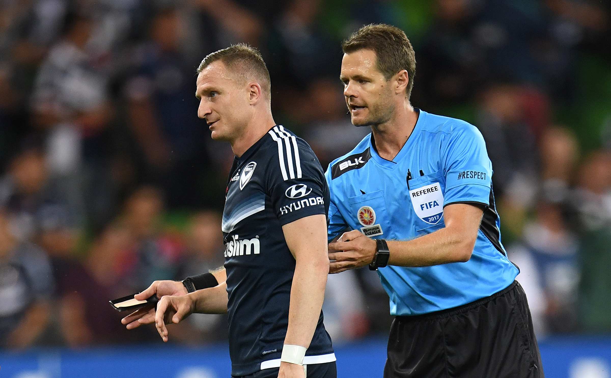 Melbourne Victory beat Brisbane Roar 3-2 at AAMI Park, despite send-off ...