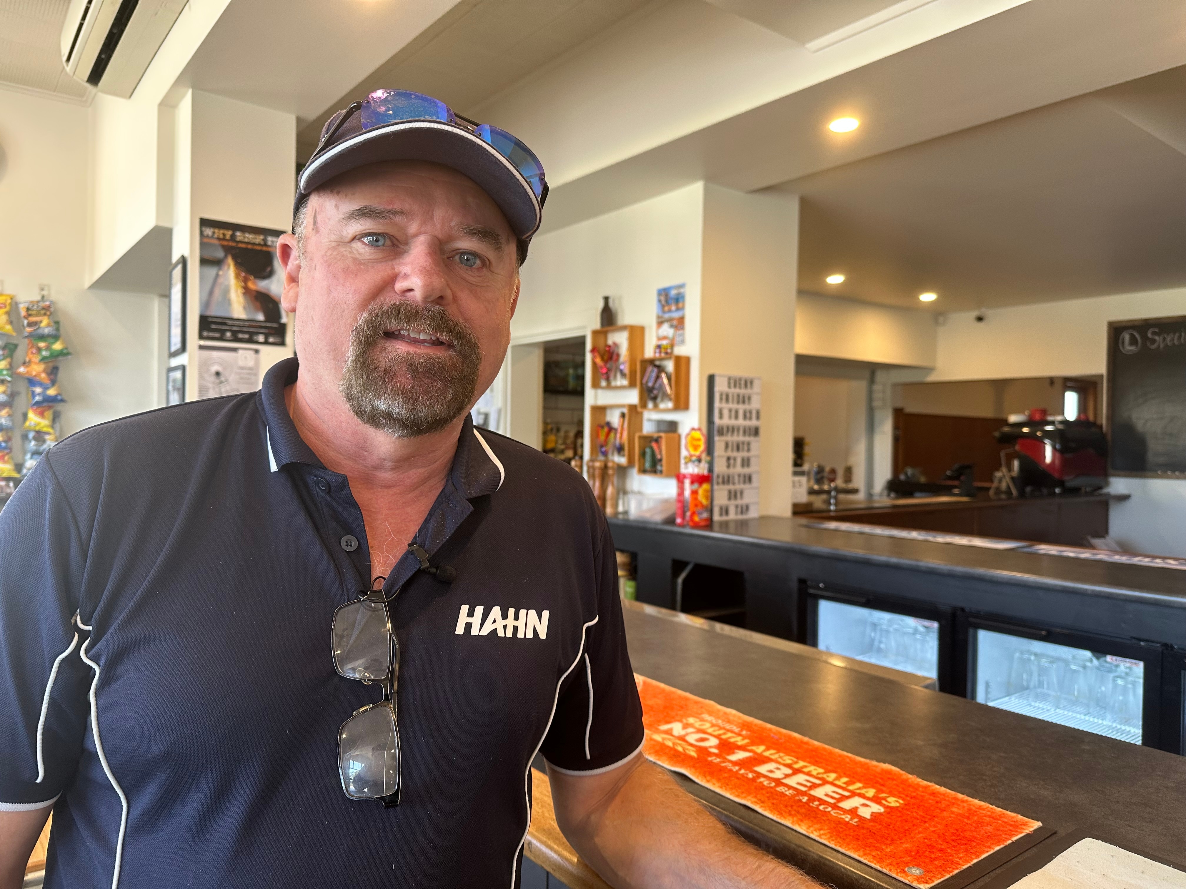 Hundreds attend wreath laying at Lucindale as community, colleagues ...