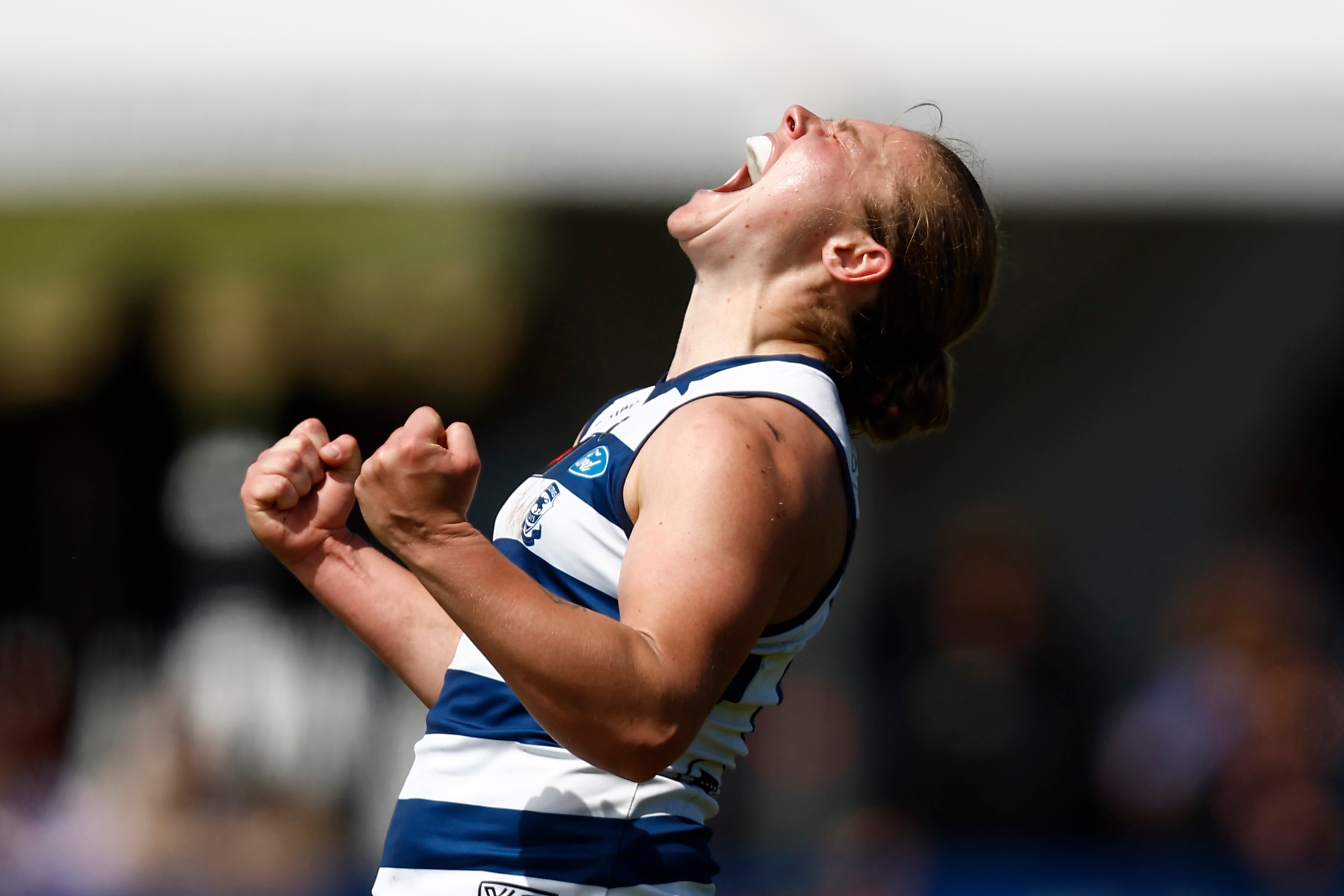 Melbourne hands Western Bulldogs 64-point AFLW defeat, as Collingwood ...