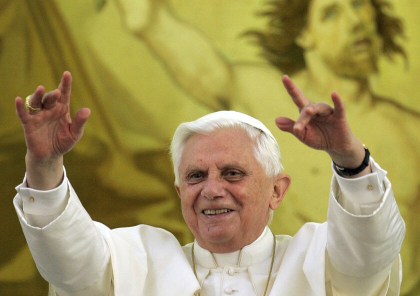 Pope sinks teeth into financial crisis - ABC News