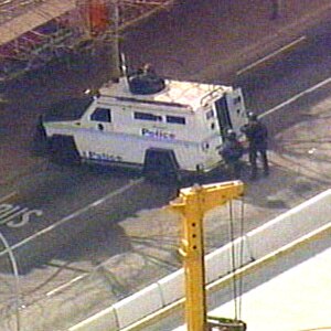 Police surround Sydney bank - ABC News