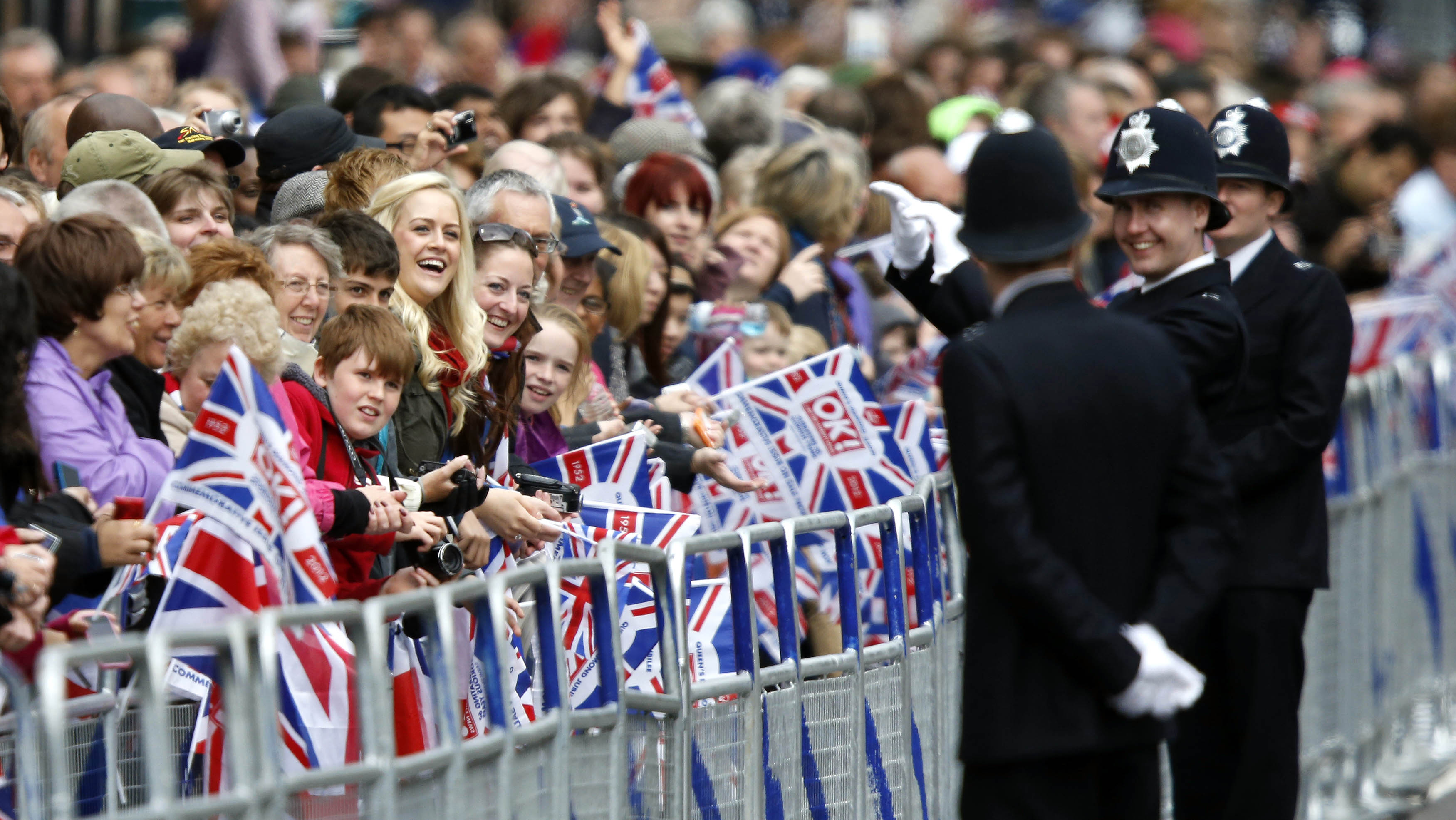 'Humbled' Queen attends final Jubilee festivities - ABC News