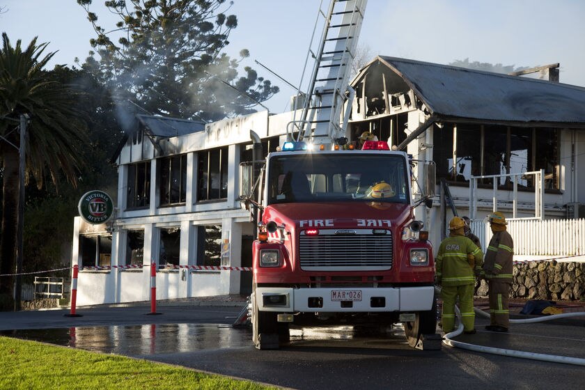 Phillip Island hotel destroyed by fire - ABC News