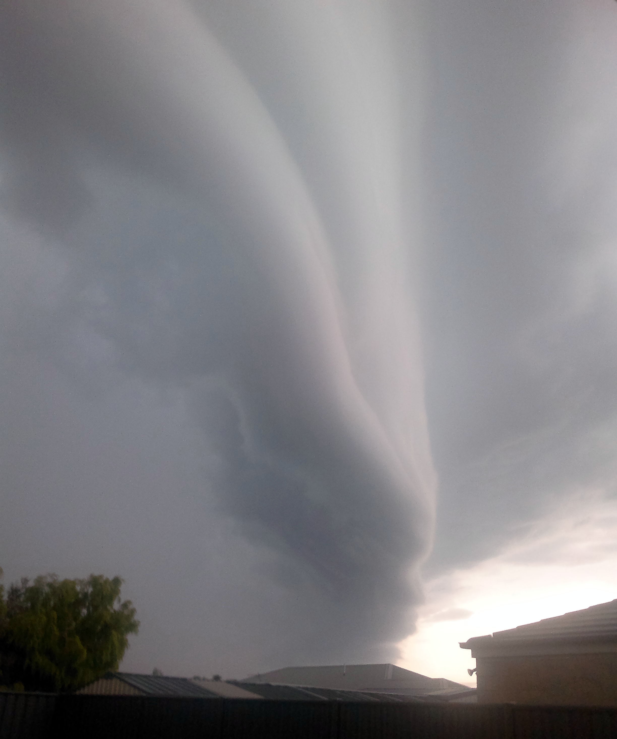 Melbourne mops up after wild Christmas storms - ABC News