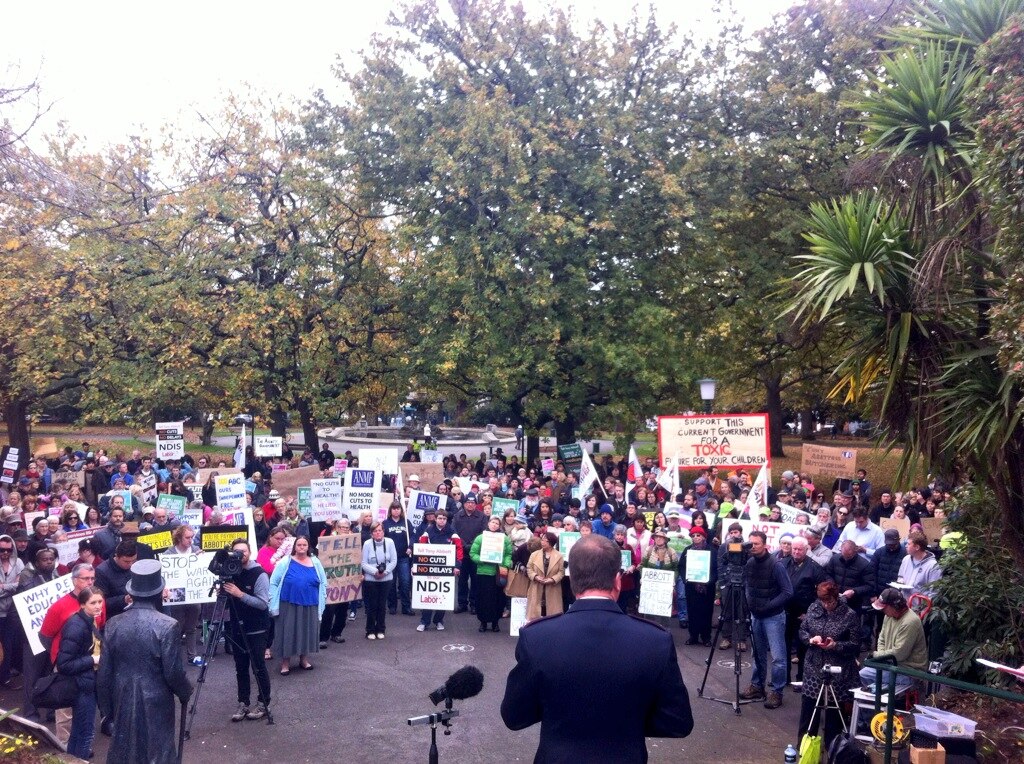 Hundreds protest against the federal budget in Launceston - ABC News